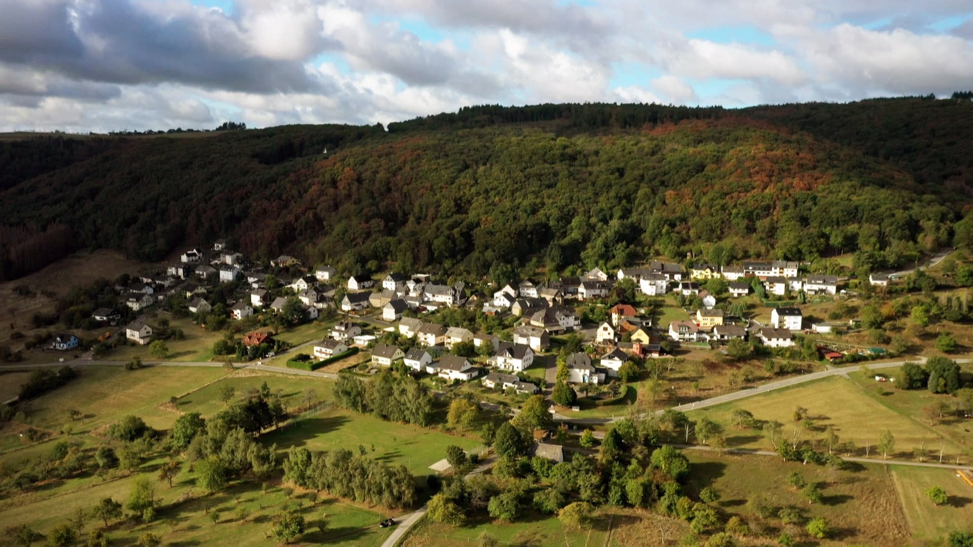 Landesschau Rheinland-Pfalz: Die Hauptstraße in Rheinbay | ARD Mediathek