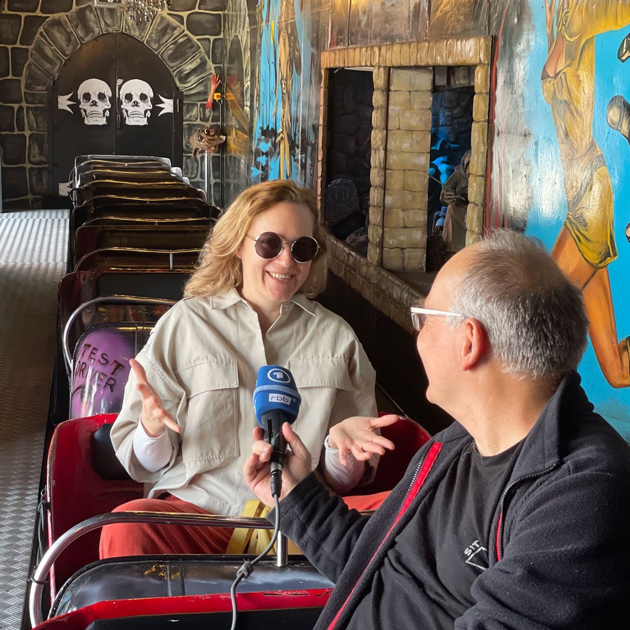 Orte und Worte · Mit Barbi Markovic in der Geisterbahn · Podcast in der ...