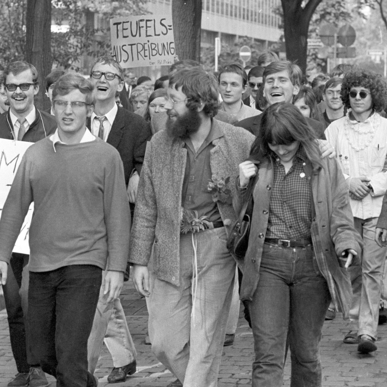 Dossier Politik · Zwischen Liebe und Hass - das politische Vermächtnis ...