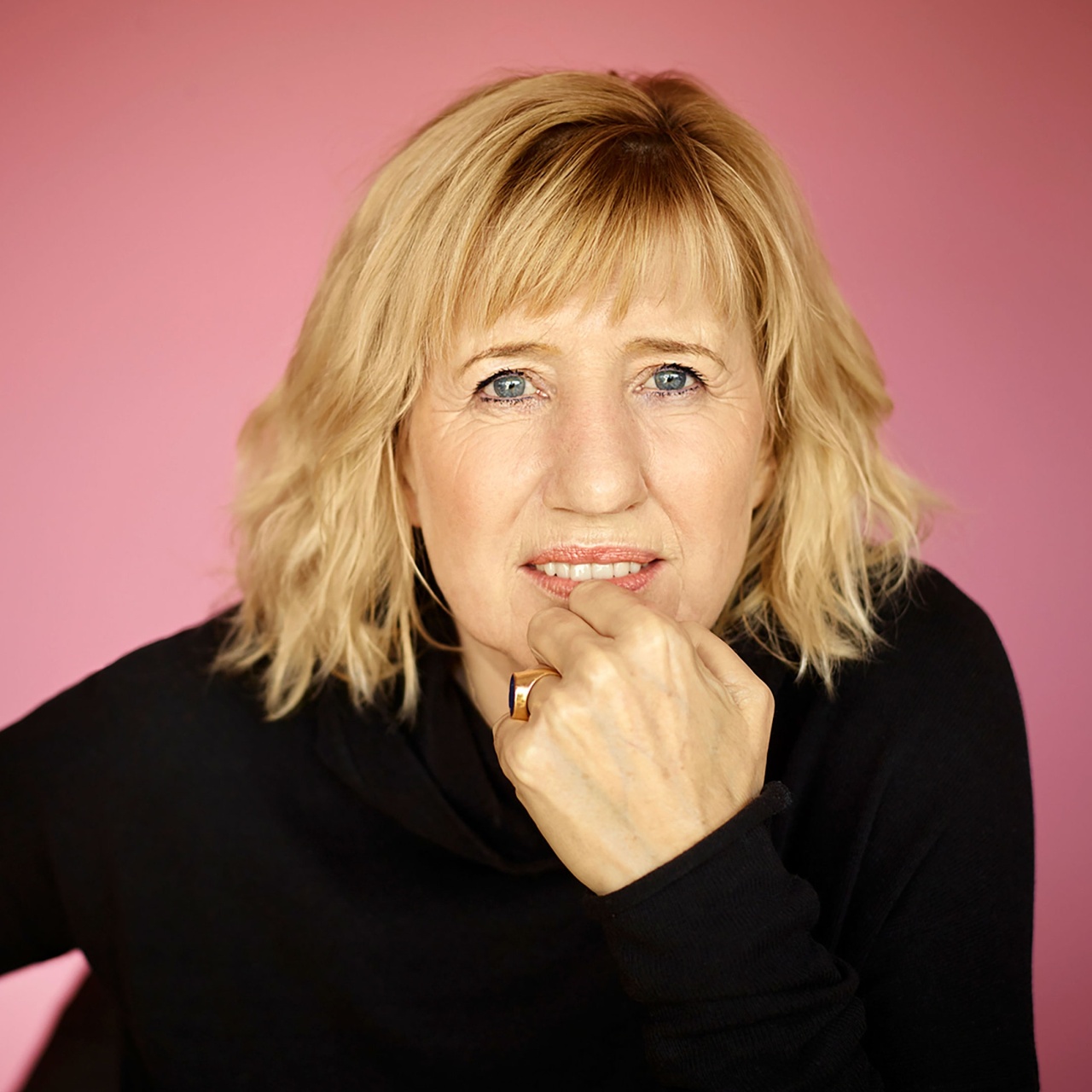 Gespräche · Ines Geipel über "Fabelland" · Podcast in der ARD Audiothek