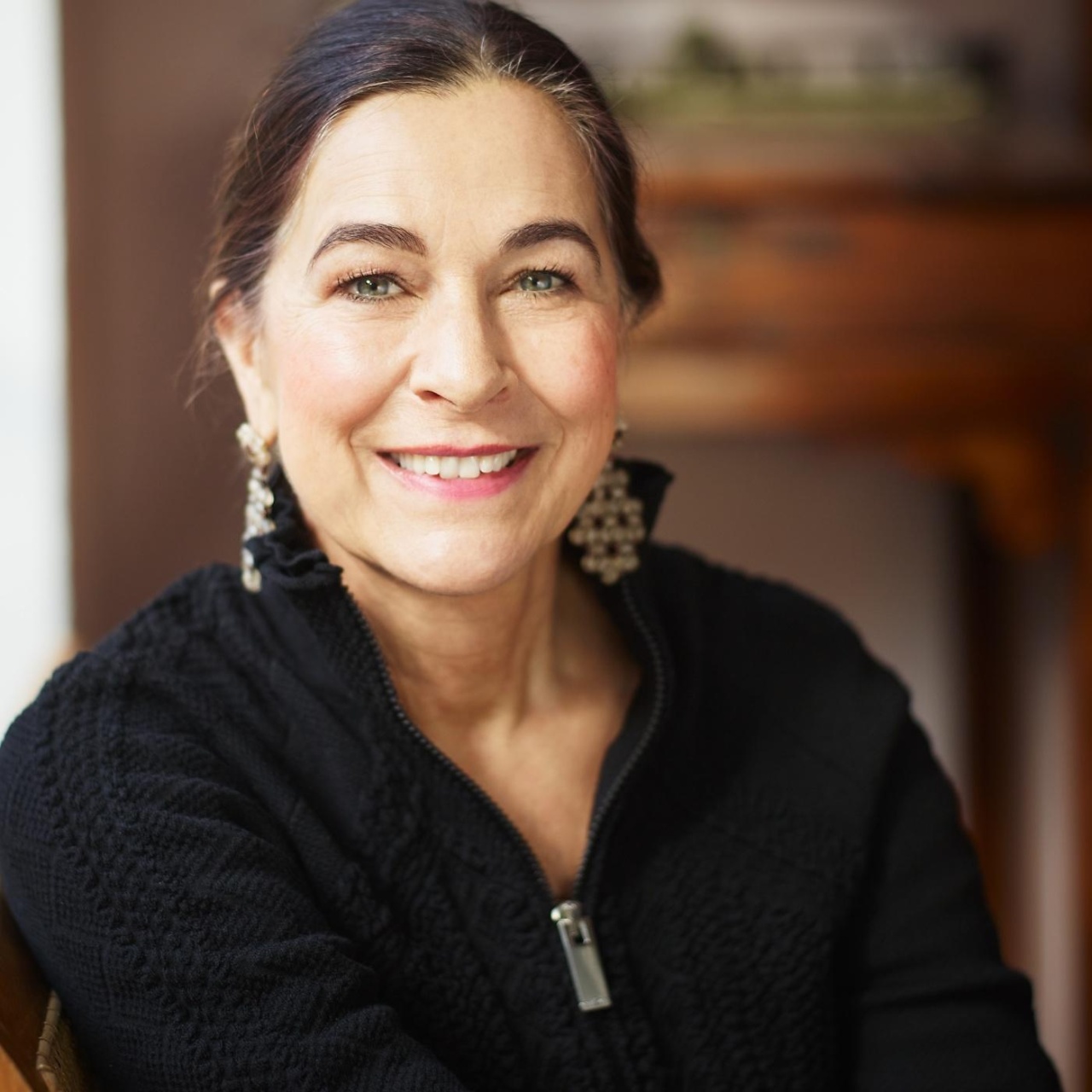 Habe die Ehre! · Elisabeth Sandmann: "Porträt auf grüner Wandfarbe ...