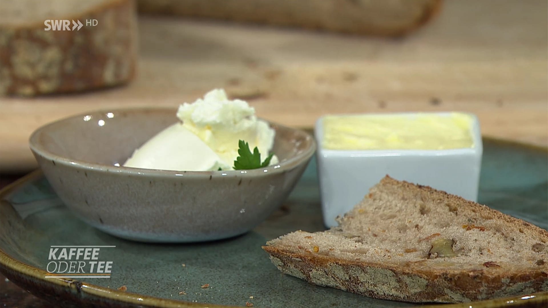 Kaffee oder Tee: Rezept: Tomaten-Walnuss-Brot | ARD Mediathek