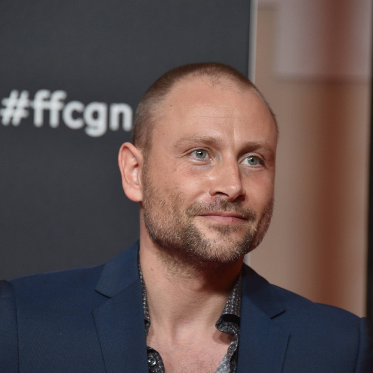 Kultur · Max Riemelt spricht über "Ernesto's Island" · Podcast in der ARD Audiothek