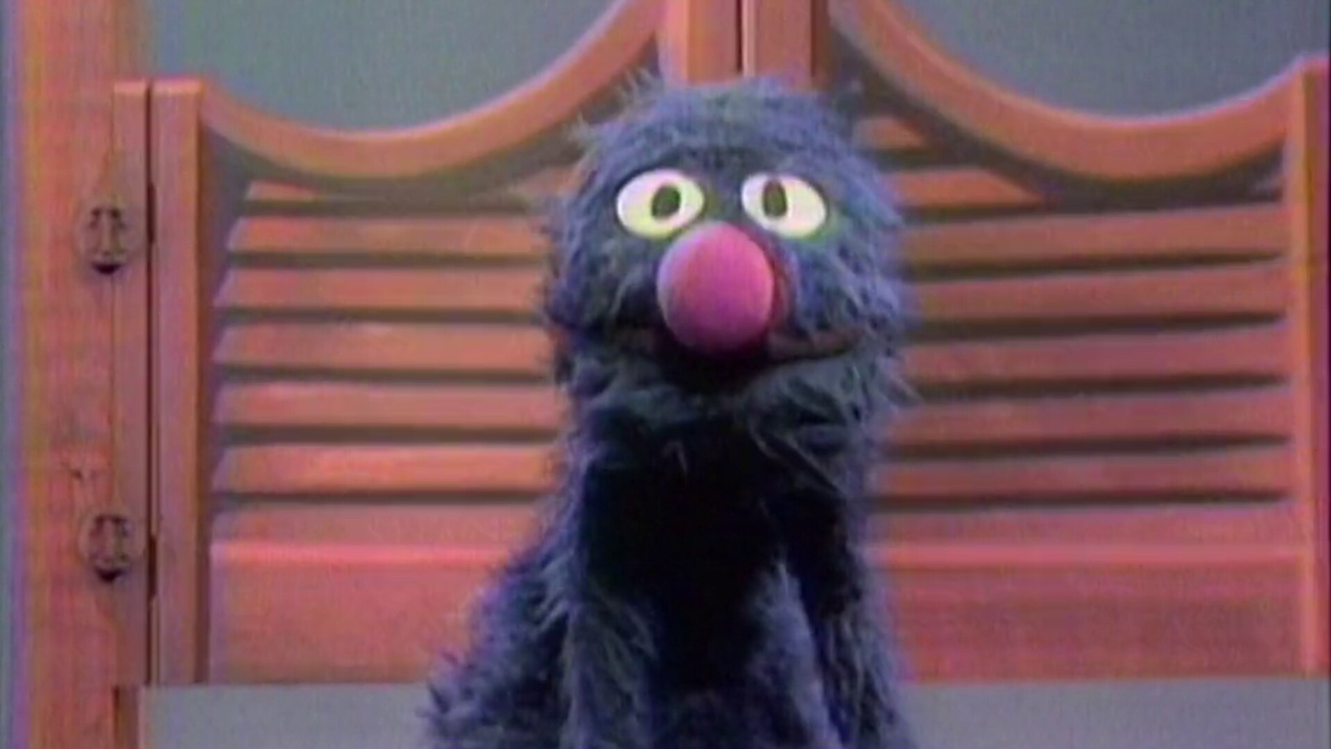 Sesamstraße Magazin: Grobi erklärt herum, über, unter, nah und fern ...