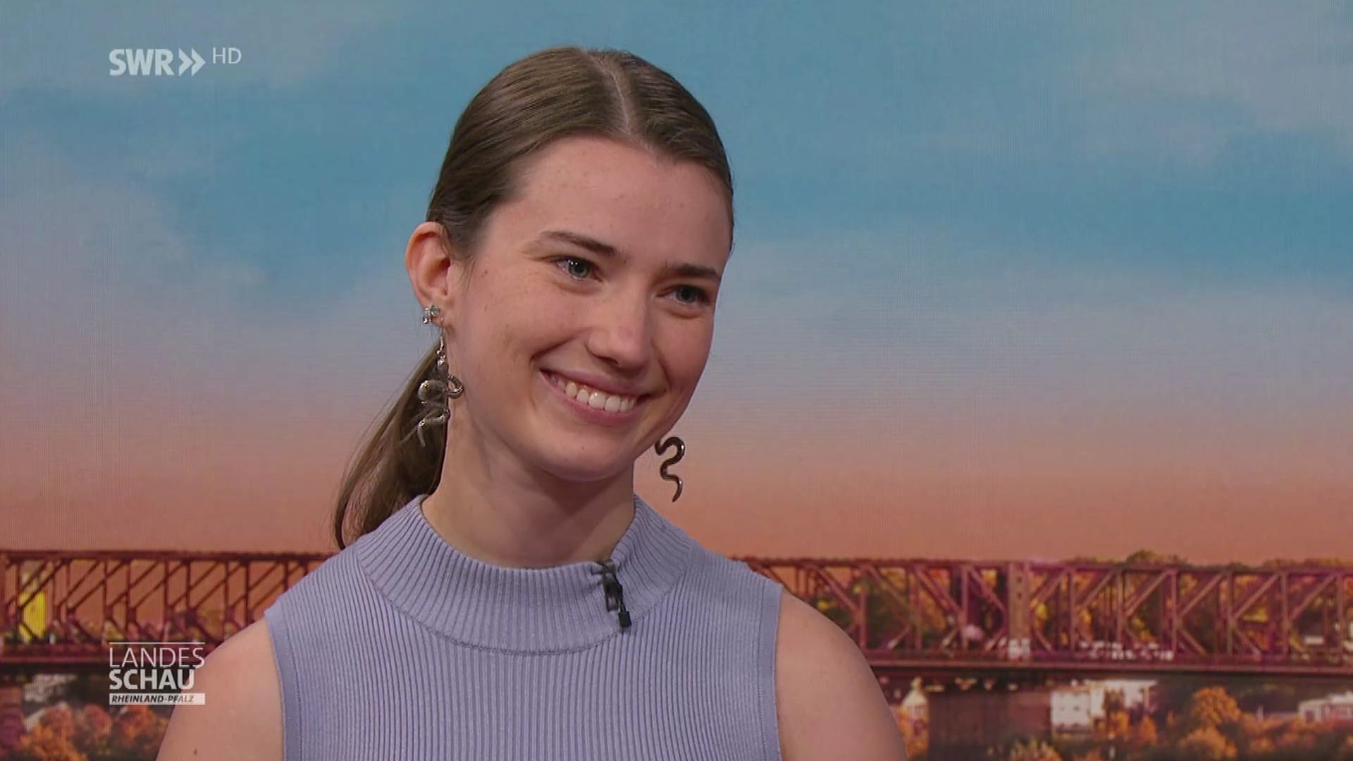 Landesschau Rheinland-Pfalz: Carina Adams, 25, hat katholische ...