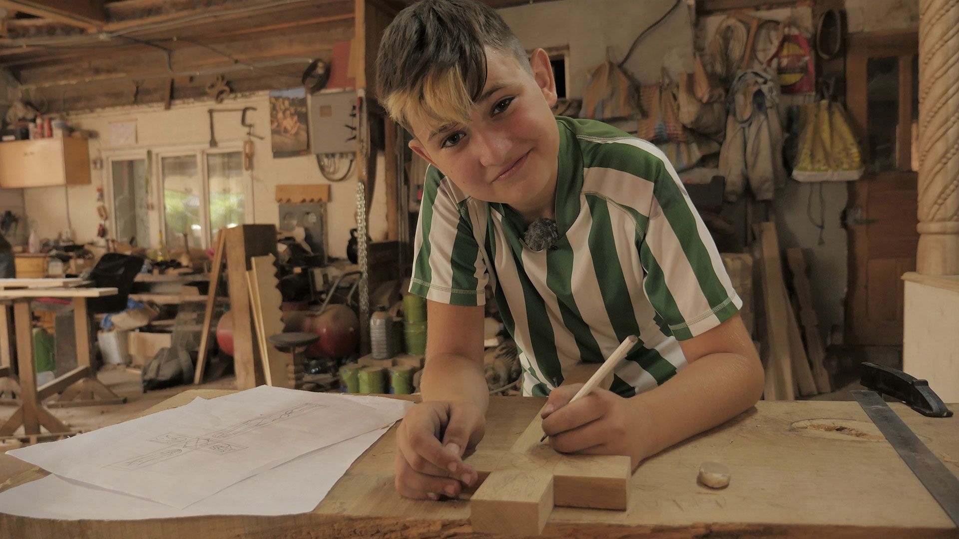 Schau in meine Welt!: Bogdan schnitzt für seine Kirche | ARD Mediathek