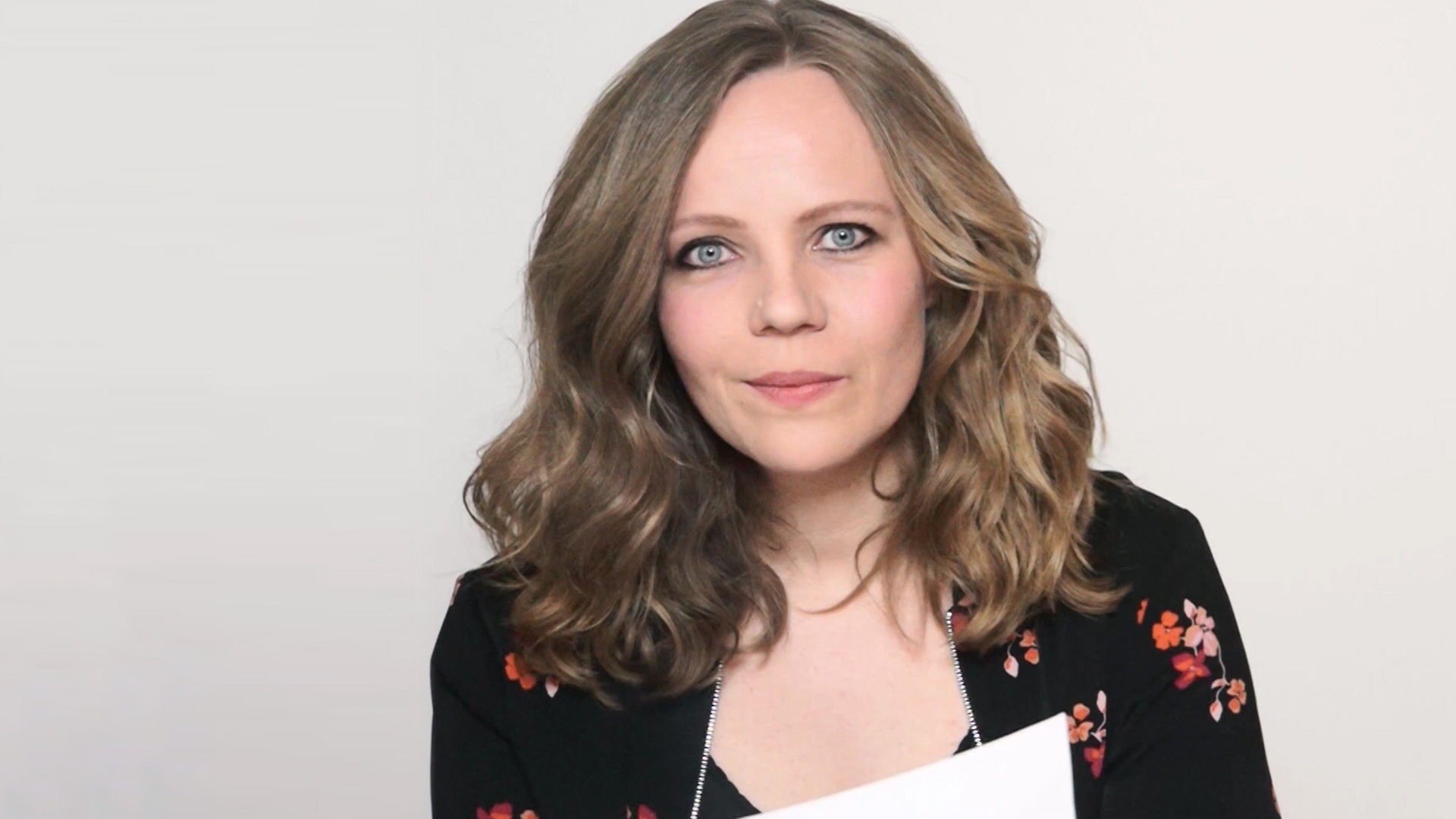 Sarah Bosetti liest Liebesbriefe an extra 3 (3) | ARD Mediathek